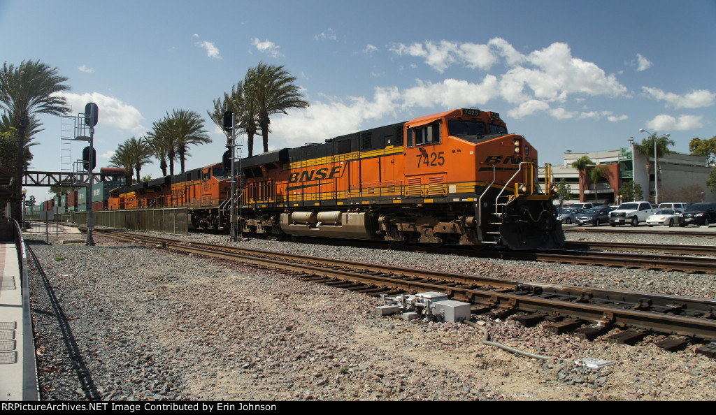 BNSF 7425 at Fullerton